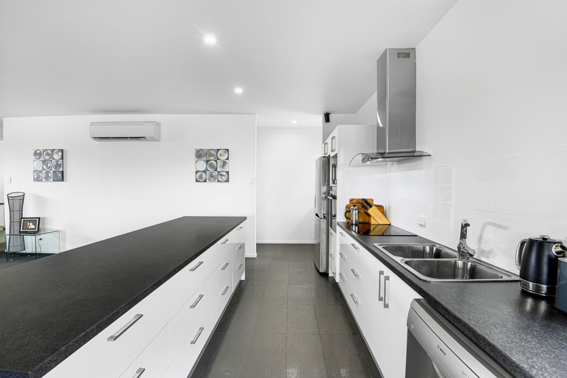 Pixel Retouch Solutions