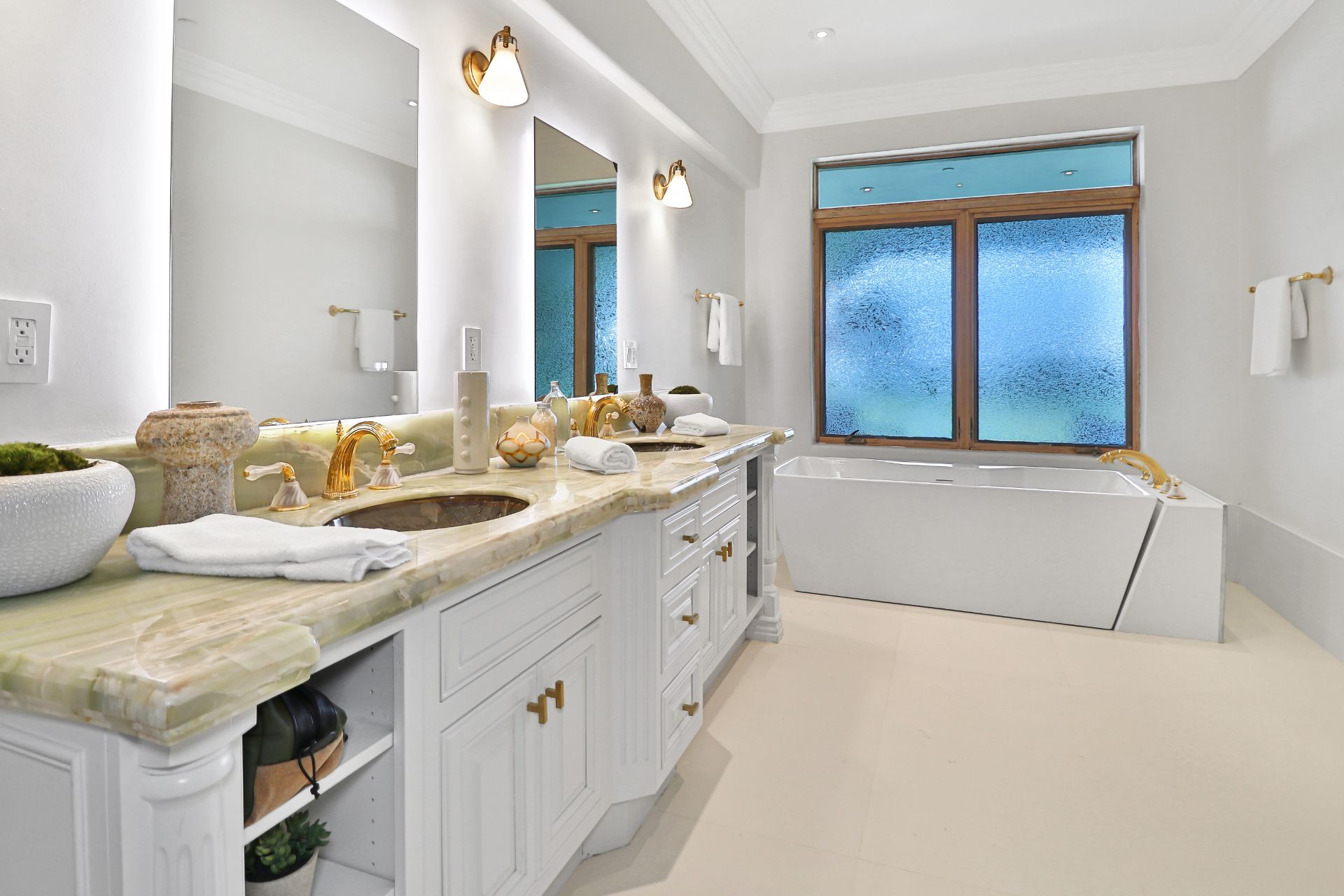 Pixel Retouch Solutions